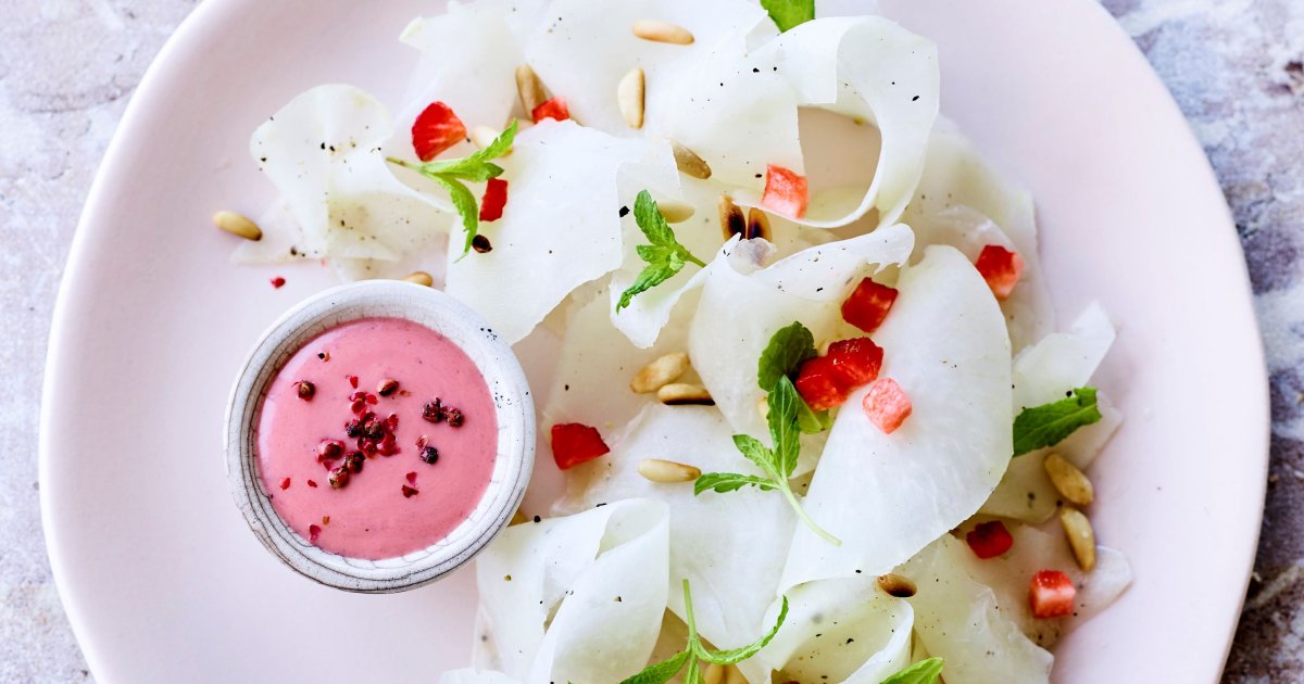Salade van koolrabi met aardbeivinaigrette | Velt